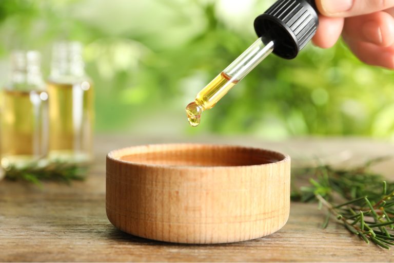 Tea Tree Essential Oil: A Guide to Benefits, Uses and Side Effects