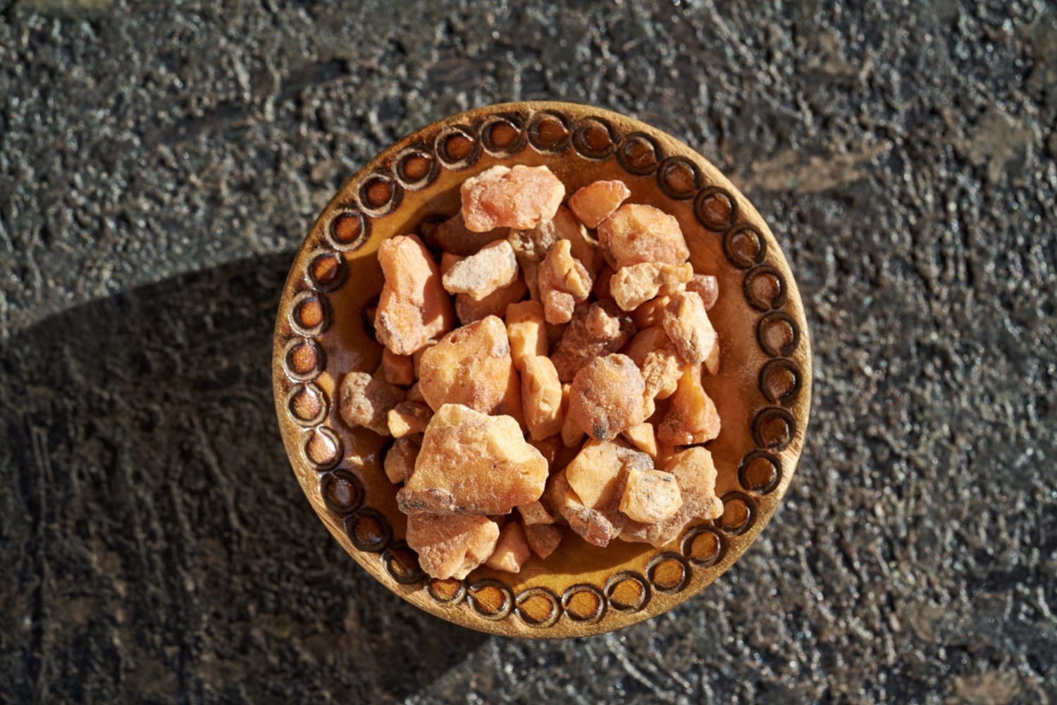 Copaiba Essential Oil Benefits, Uses & Side Effects: A Comprehensive Guide